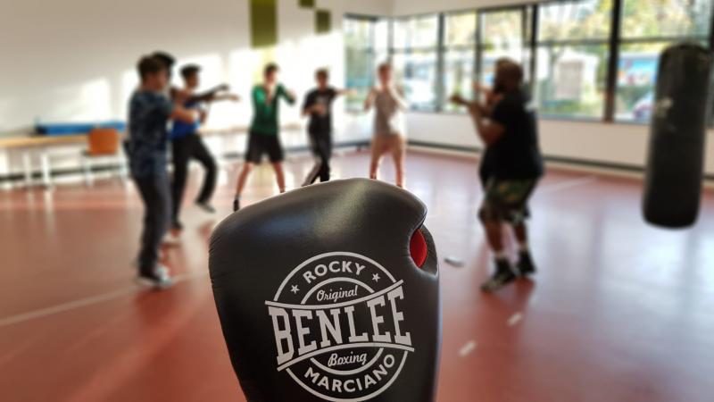 Box-Training mit dem Profi-Boxer John Roland Rene | Jugendeinrichtung ...